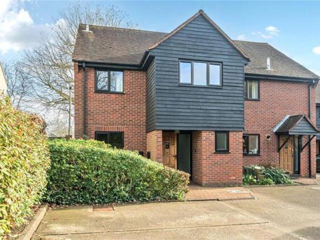 3 Bedroom House Farnham Surrey LS100648970