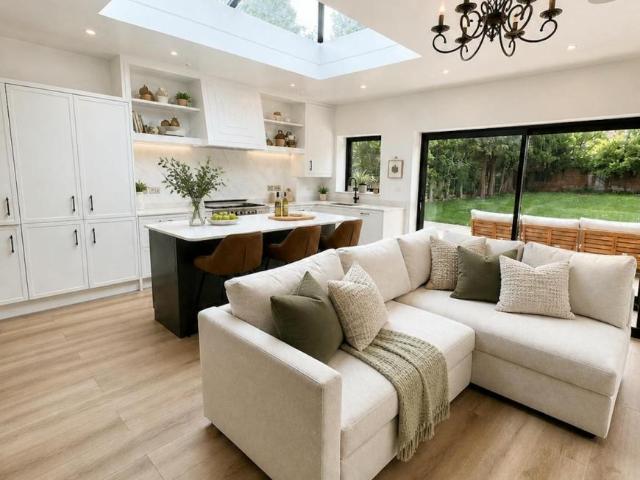 3 Bedroom House Feltham Feltham LS102145275