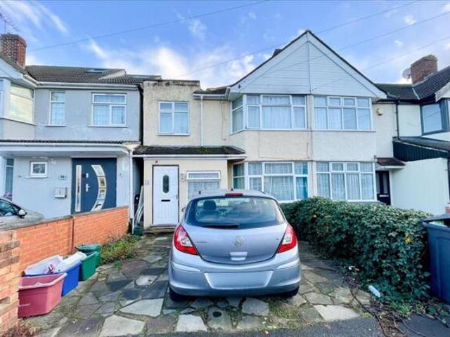 3 Bedroom House Feltham Greater London 100398243