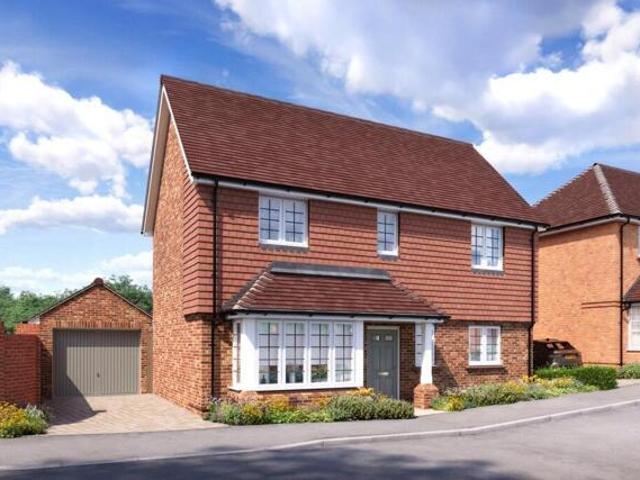 3 Bedroom House Fleet Hampshire LS101278102