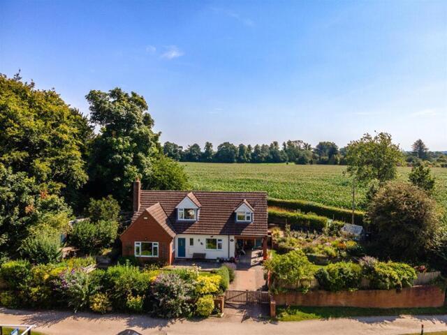 3 Bedroom House Knowle Bristol 89828801