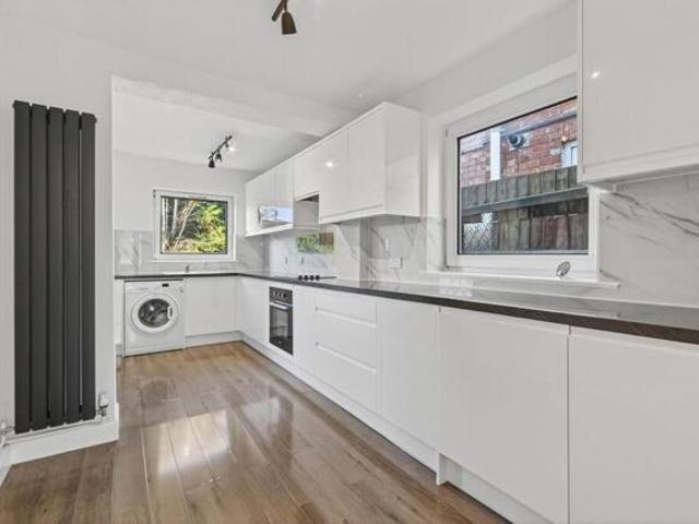 3 Bedroom House Kettering Northamptonshire 98687678