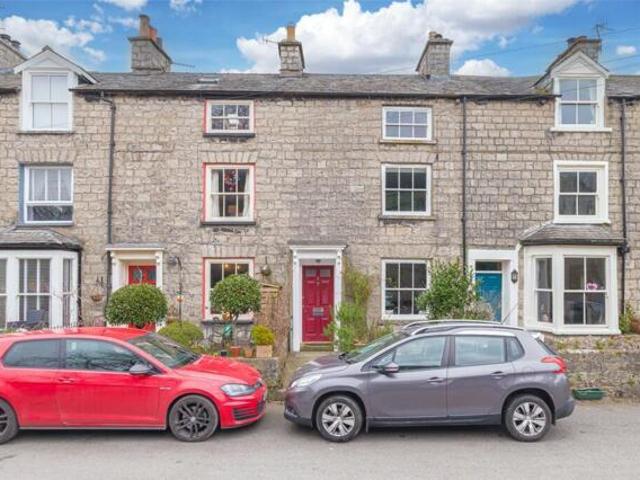 3 Bedroom House Kendal Cumbria LS100824878