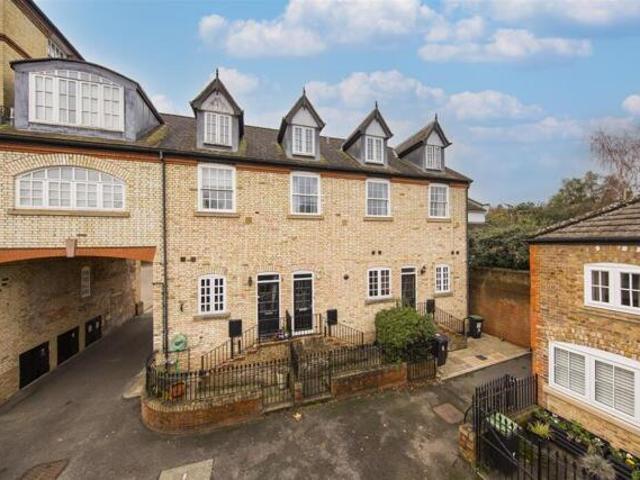 3 Bedroom House Kent Kent LS100024246