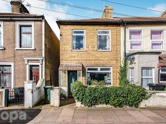 3 Bedroom House Kent Kent LS100398177