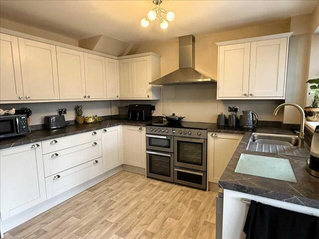 3 Bedroom House Kent Kent LS100614832