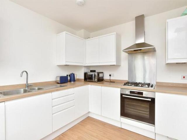 3 Bedroom House Kent Kent LS101351817