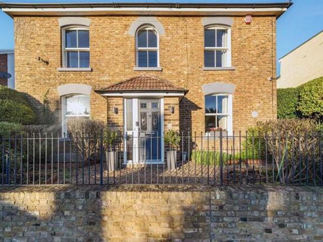 3 Bedroom House Kent Kent LS98930271