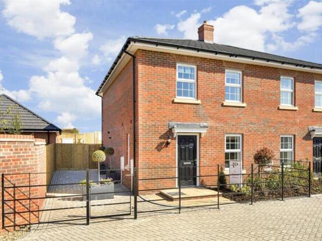 3 Bedroom House Kent Kent LS98968828