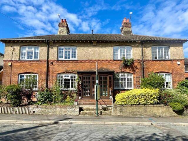 3 Bedroom House Kent Kent LS99345064