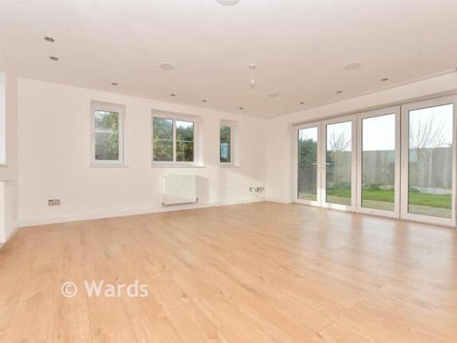 3 Bedroom House Kent Kent 100426245