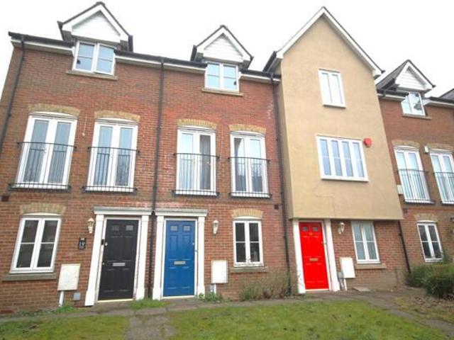 3 Bedroom House Kent Kent 101200013
