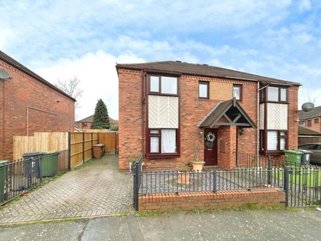 3 Bedroom House Kidderminster Worcestershire 100024074