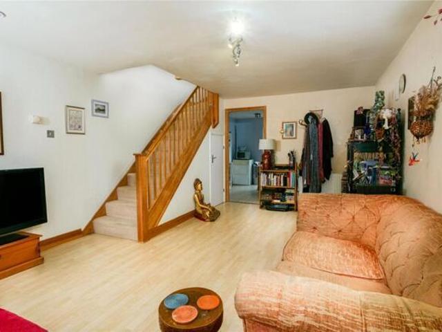 3 Bedroom House Kingston Upon Thames Greater London 98687396