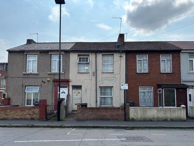 3 Bedroom House Hounslow Greater London LS98612384