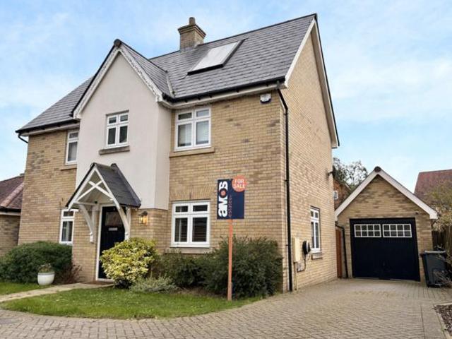 3 Bedroom House Hockley Hockley LS101025398