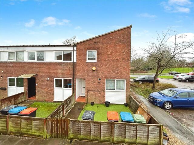 3 Bedroom House Hodge Lea Hodge Lea 98477586