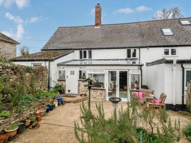 3 Bedroom House Honiton Devon LS100540557