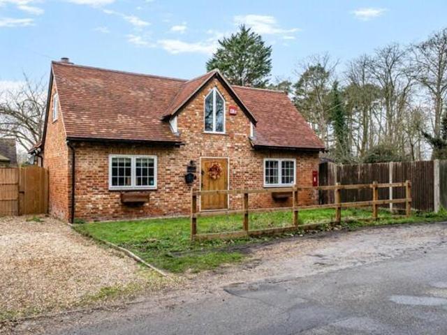 3 Bedroom House Hook Hampshire 100685334