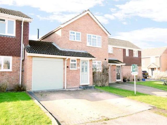 3 Bedroom House Hook Hampshire LS100953548