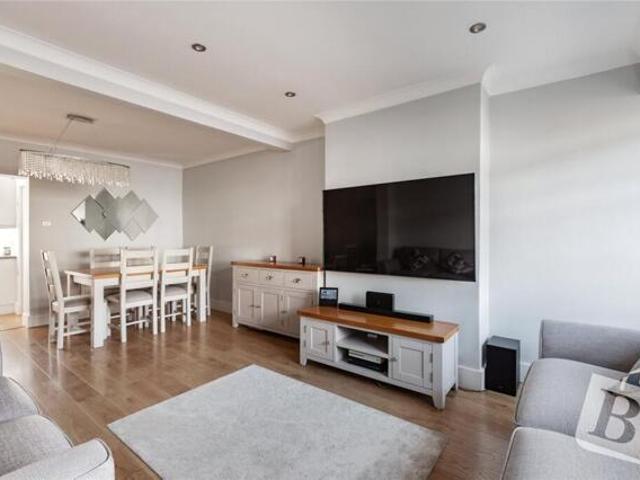 3 Bedroom House Hornchurch Greater London 99641715