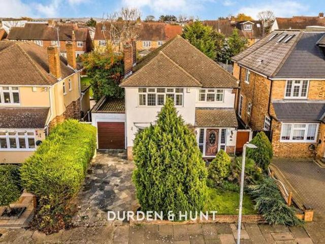3 Bedroom House Hornchurch Greater London 100541038