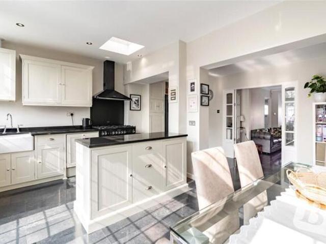 3 Bedroom House Hornchurch Greater London 100787051