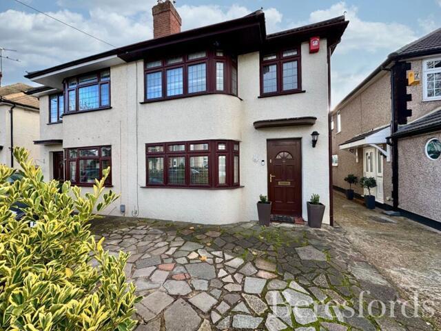 3 Bedroom House Hornchurch Greater London 100855153