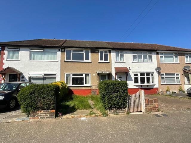 3 Bedroom House Hornchurch Greater London 101796985