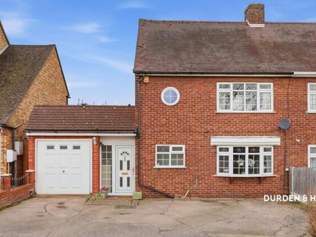 3 Bedroom House Hornchurch Greater London 101025741