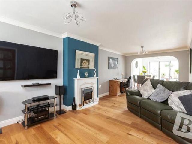 3 Bedroom House Hornchurch Greater London 101119373