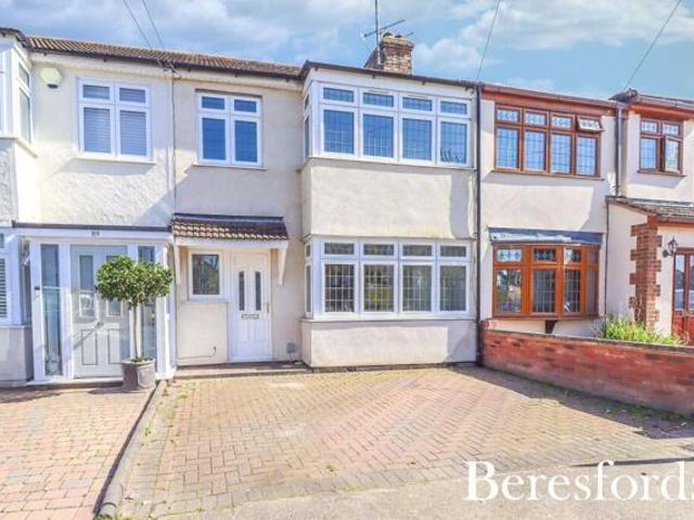 3 Bedroom House Hornchurch Greater London LS101678555