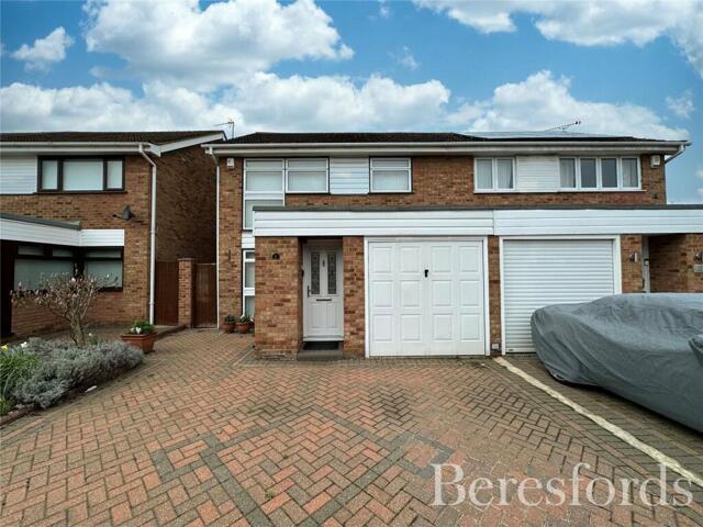 3 Bedroom House Hornchurch Greater London LS91808937