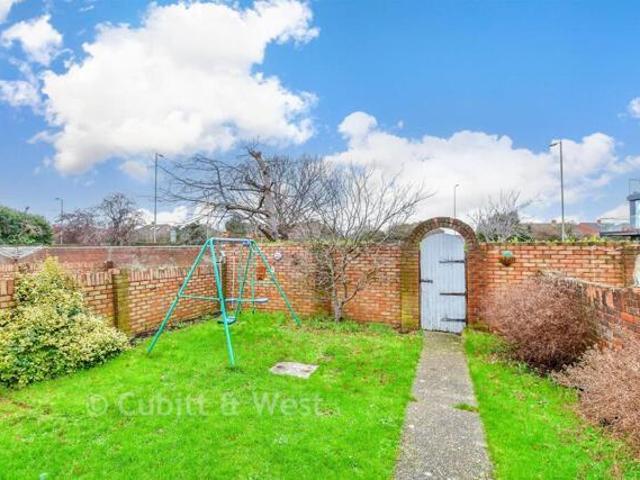 3 Bedroom House Havant Hampshire 98903618