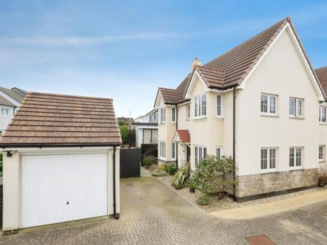 3 Bedroom House Hayle Cornwall 101231943