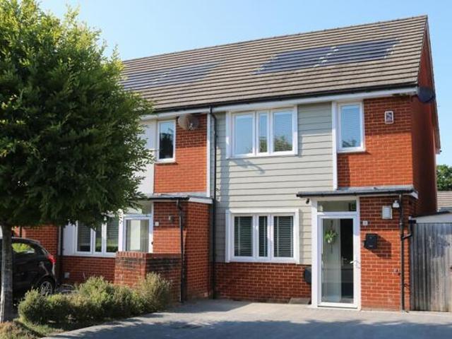 3 Bedroom House Haywards Heath West Sussex 98577817