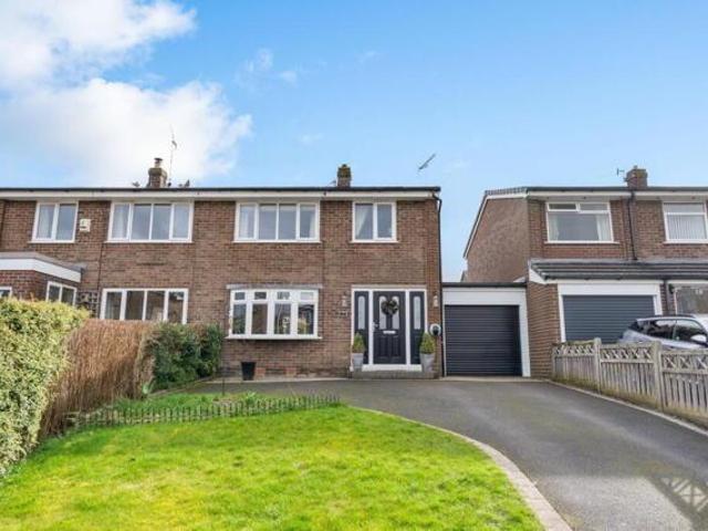 3 Bedroom House Hadfield Derbyshire 101931598
