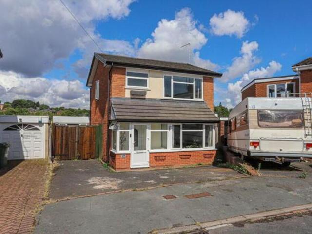 3 Bedroom House Halesowen Dudley 100398391