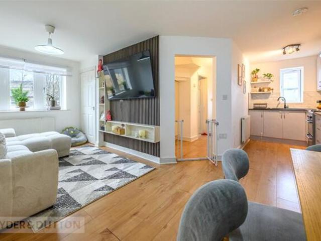 3 Bedroom House Halifax Calderdale LS100398399