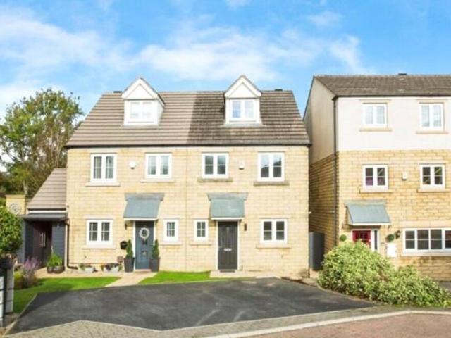 3 Bedroom House Halifax Calderdale LS101931920