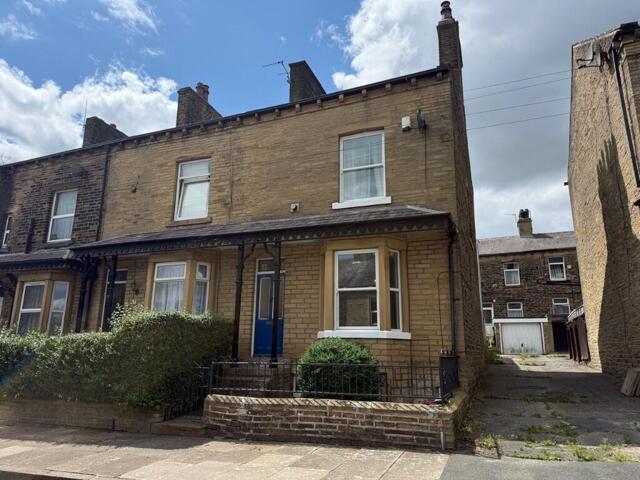 3 Bedroom House Halifax Calderdale LS99237033