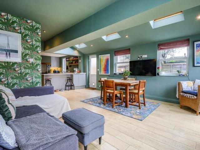 3 Bedroom House Hampshire Hampshire LS101168594