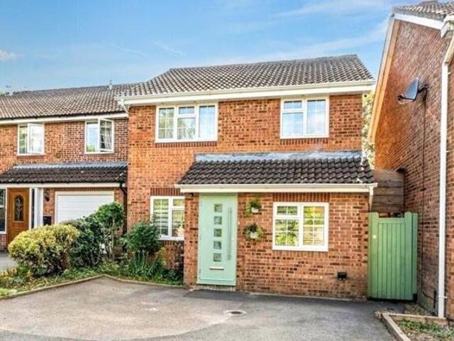 3 Bedroom House Hampshire Hampshire LS99436816