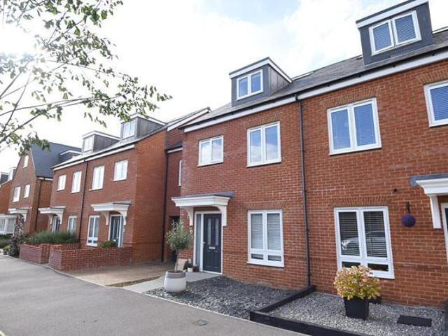 3 Bedroom House Hampshire Hampshire LS99523645