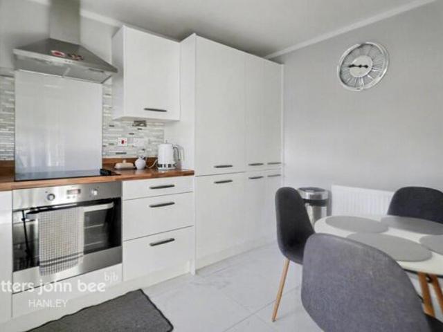 3 Bedroom House Hanley Stoke On Trent 98766005