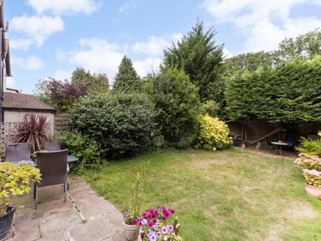3 Bedroom House Harrow Greater London LS101678503