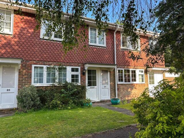 3 Bedroom House Haslemere Surrey 98718542
