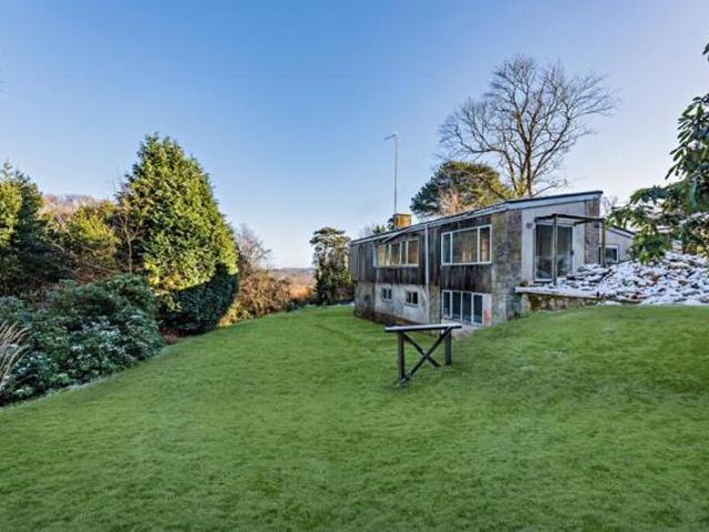 3 Bedroom House Haslemere Surrey 101777609