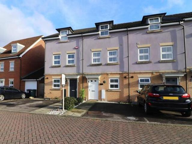 3 Bedroom House Hedge End Hampshire LS98864459