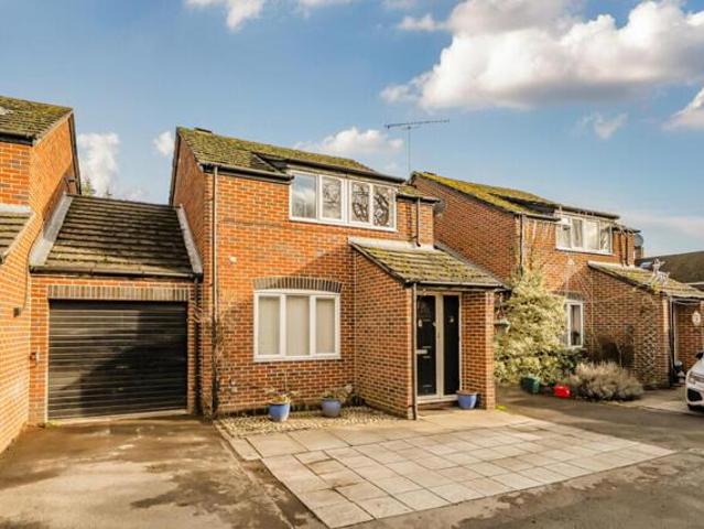 3 Bedroom House Henley On Thames Oxfordshire LS99895250